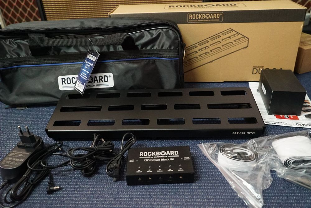 Rockboard DUO 2.1 B mit Gigbag & ISO Power Block V6 | Kaufen auf Ricardo