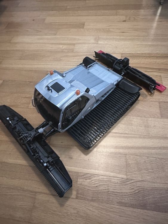 Prinoth Pistenraupe Leitwolf Größe 54,5 c (Gebraucht) in Unterägeri für ...