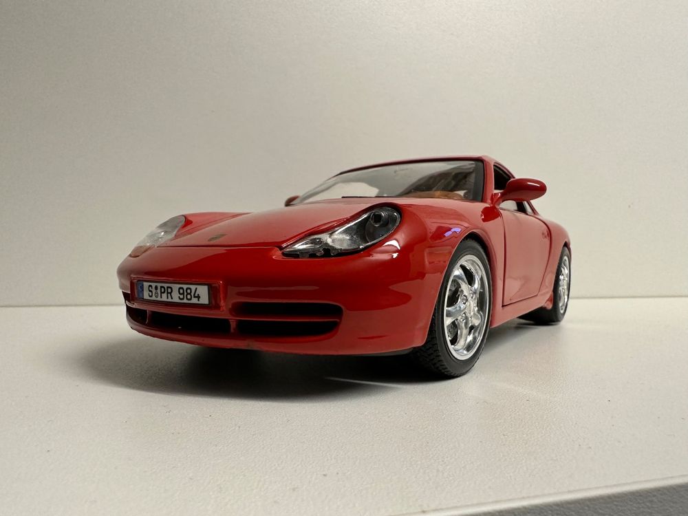 Porsche 911 Carrera 1:18, rot, Bburago (Gebraucht) in Strengelbach für ...