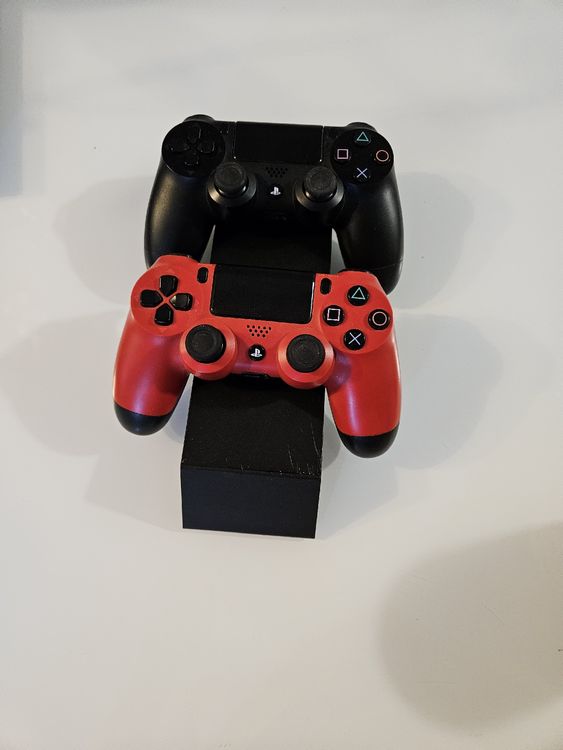Manettes PS4 avec base de recharge. (Gebraucht) in Vuisternens-Ogoz für ...