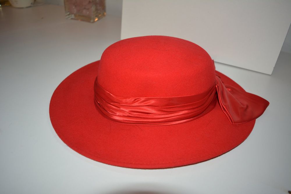 Hut NEU elegant rot mit Schleife Umfang 56cm | Kaufen auf Ricardo