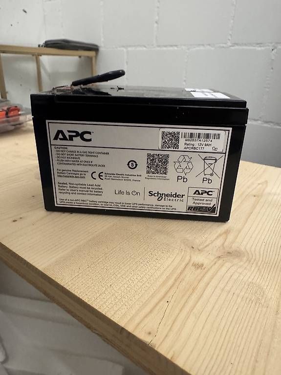 2× APC / Schneider Electric Bleiakku 12V 9Ah (RBC) (Gebraucht) in Emmen ...