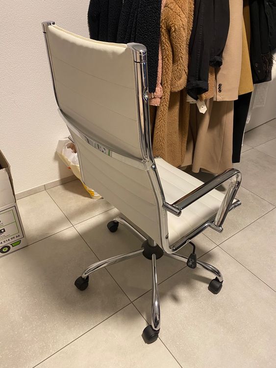 Schöner weisser Bürostuhl aus Leder (Gebraucht) in Mettmenstetten für CHF 50 – nur Abholung auf ...