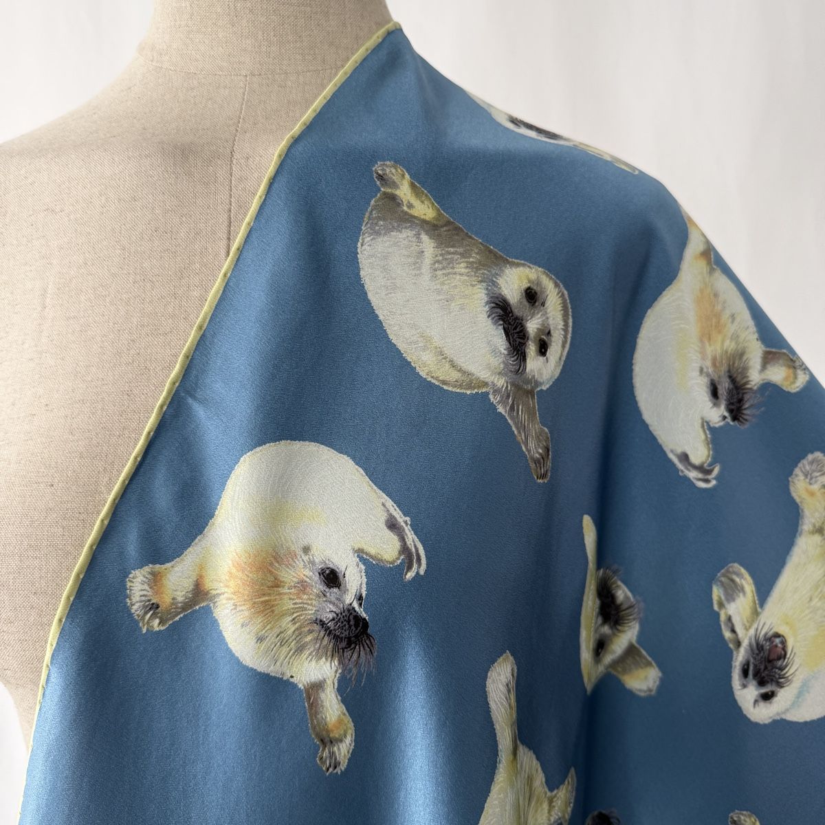 FABRIC FRONTLINE Satin Silk (Gebraucht) in Freienbach für CHF 90 – mit ...