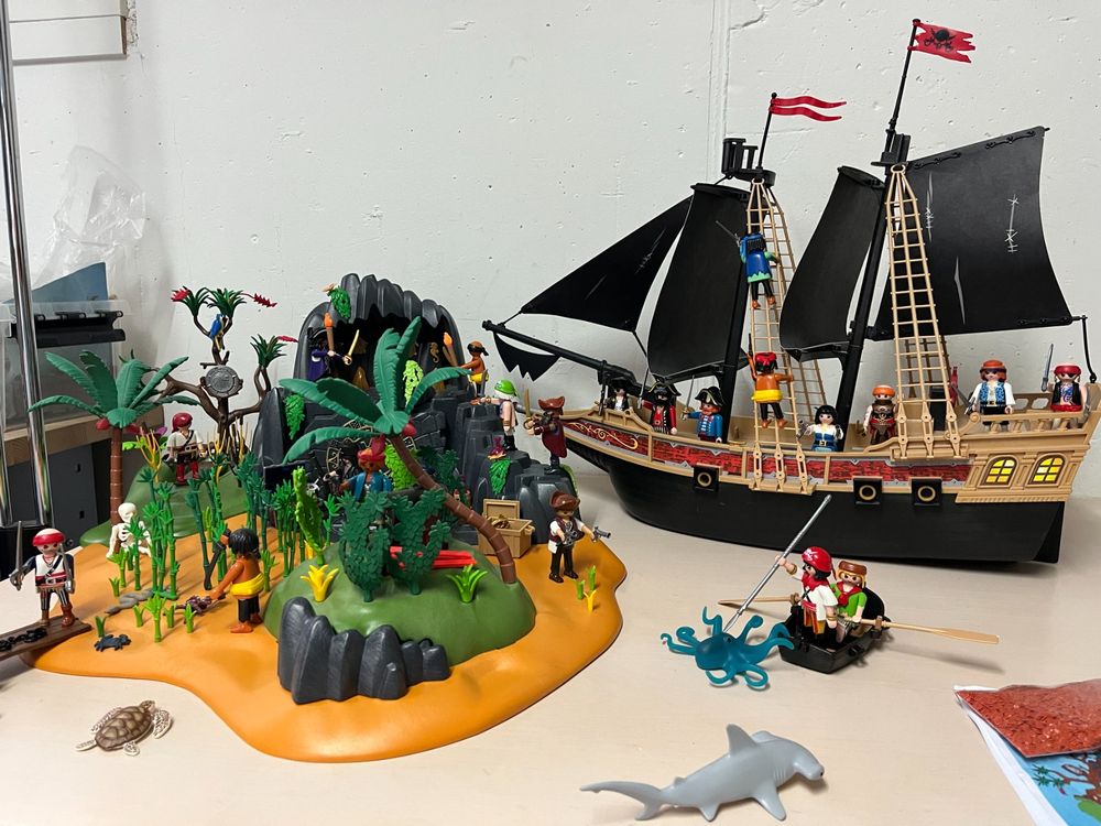 Playmobil Piratenschiff und Pirateninsel komplett viel Zubeh (Gebraucht) in Freienbach für CHF ...