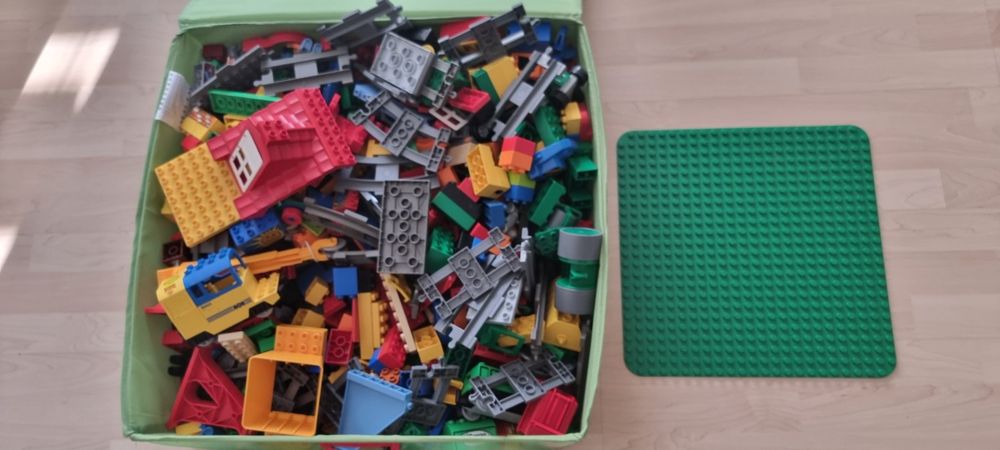 Grosse Kiste mit grossen Duplo Legos + Platte (Gebraucht) in Brislach für CHF 50 – mit Lieferung ...