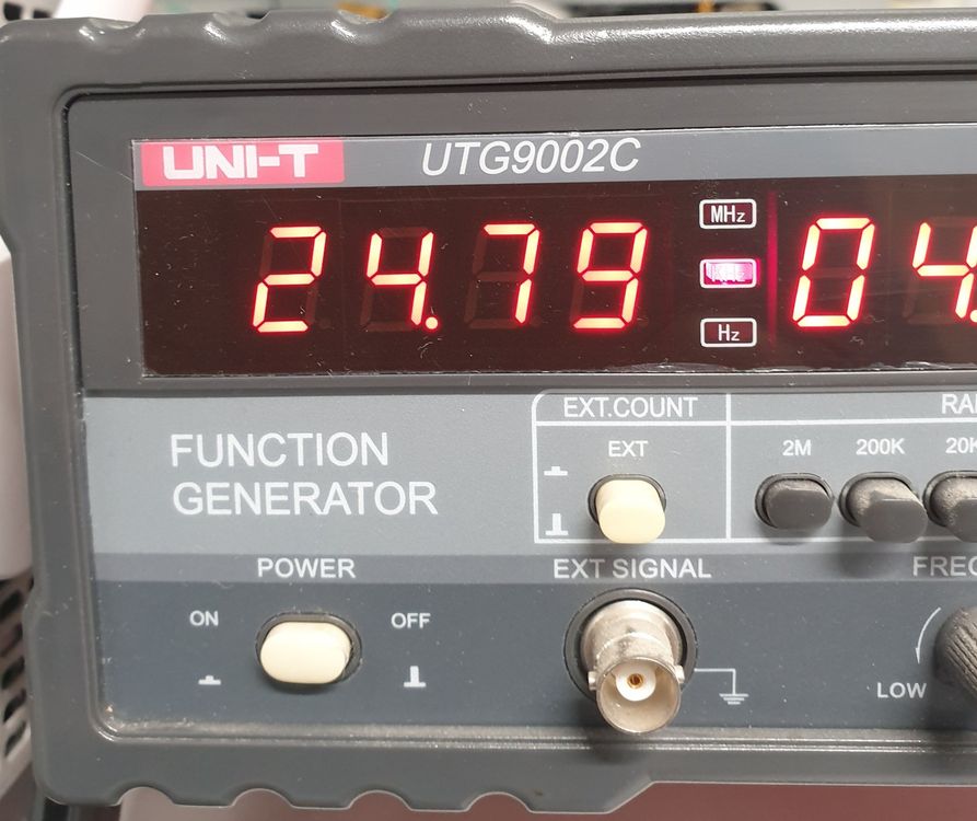 UTG 9002C Signal Generator 0.2Hz-2MHz Sin, Dreieck, Rechteck | Kaufen ...