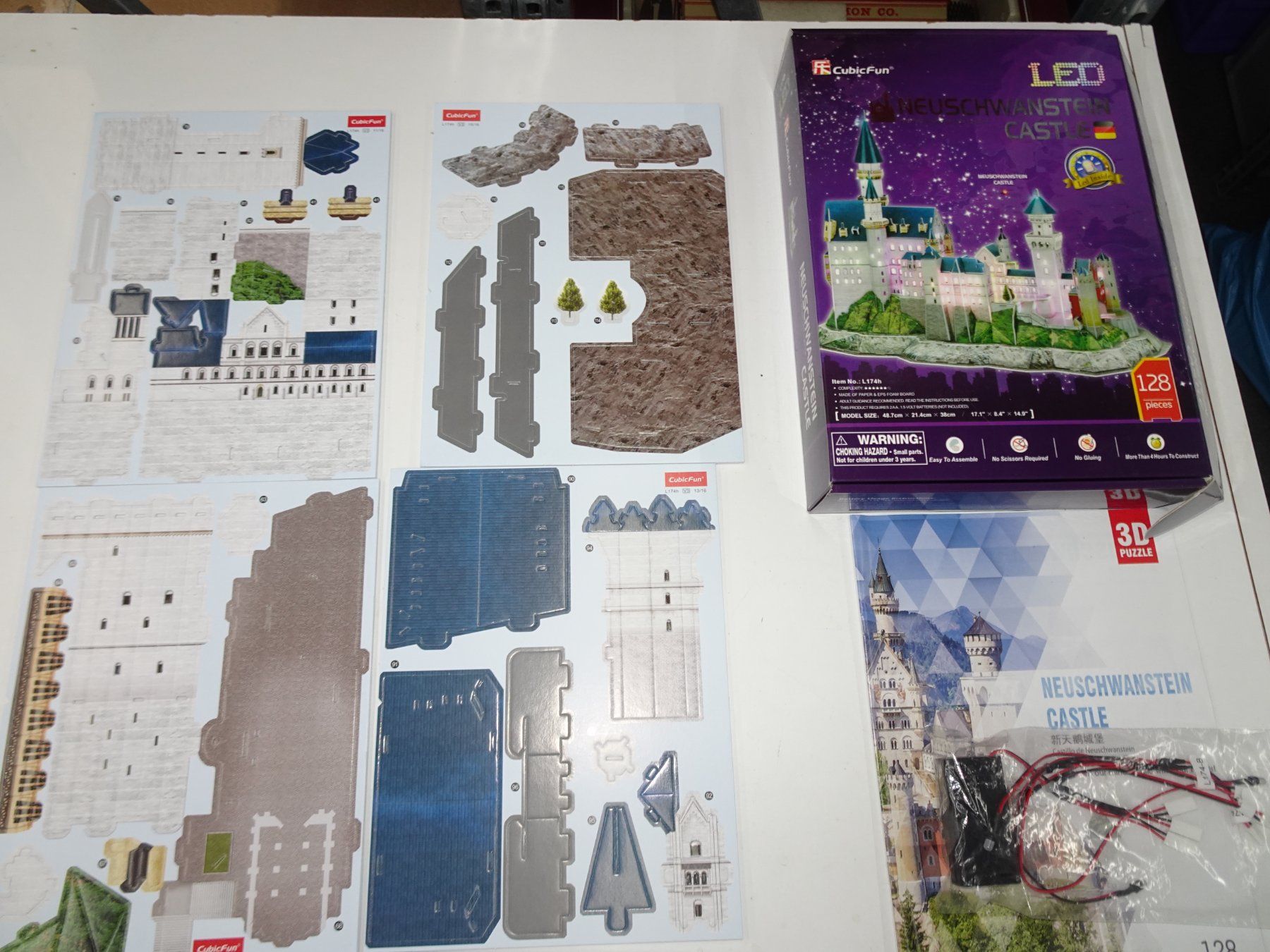 Cubic Fun Bausatz Schloss Neuschwanstein mit LED (Neu (gemäss ...