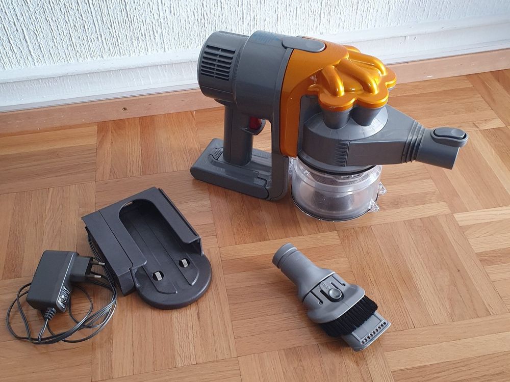 Dyson DC16 avec chargeur | Kaufen auf Ricardo