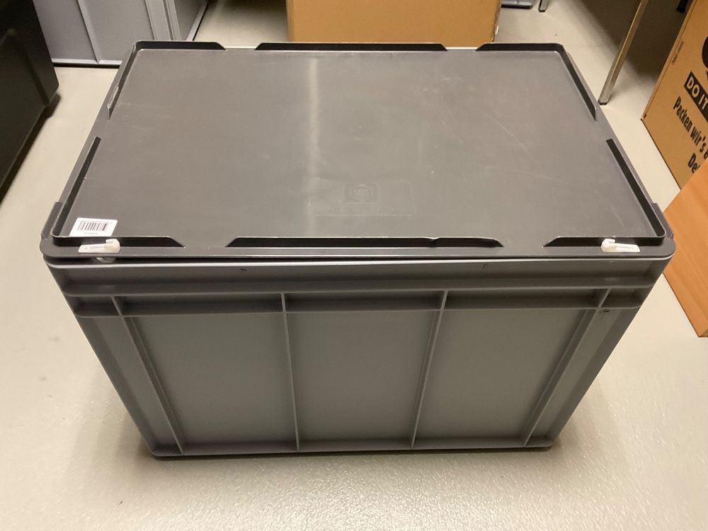 grosse, stabile Zügelboxen mit Deckel, 19 pro Box u. D. (Gebraucht) in ...