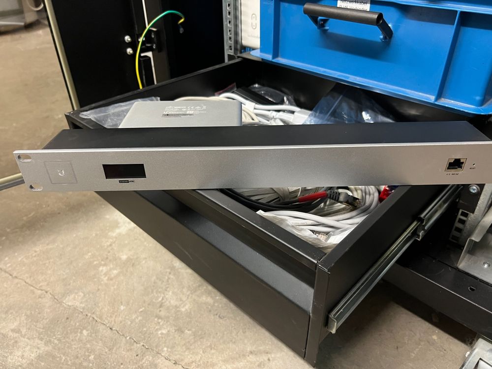 Unifi Cloud Key Gen 2 Plus incl. 19" Rack-Kit | Kaufen auf Ricardo