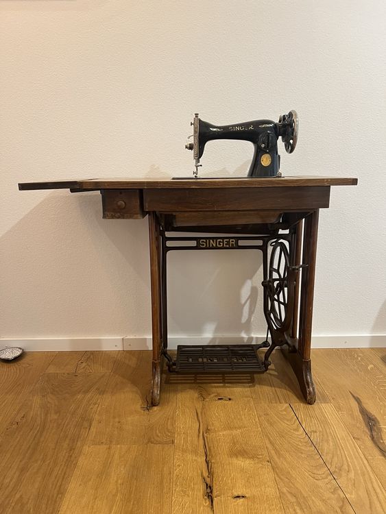 Antike Singer Nähmaschine mit Tisch und Schublade (Gebraucht) in ...