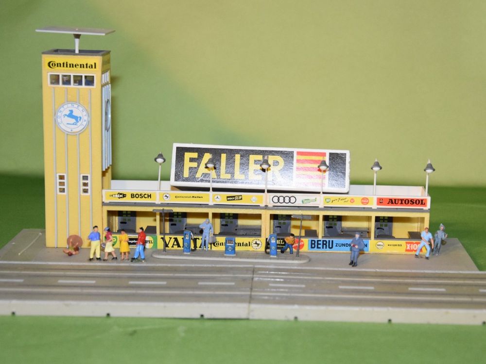 FALLER AMS B 4904 CONTITURM MIT BOXEN BELEBT 2 SCHINEN (Gebraucht) in ...