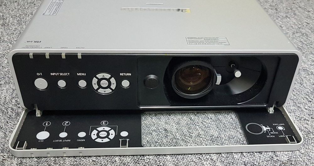 Beamer Panasonic PT-FW300 | Kaufen auf Ricardo