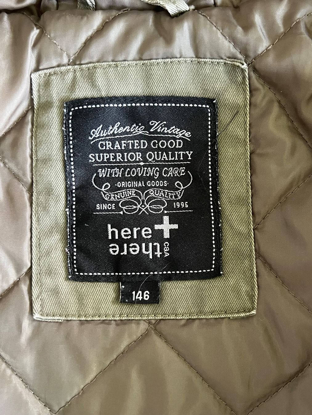 Mädchen Winterjacke khaki mit Kapuze, Gr. 146 in Top Zustand (Gebraucht) in Brunnen für CHF 12 ...