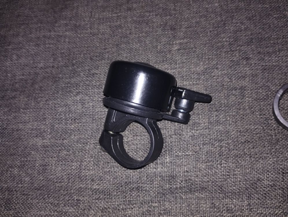 Schwarze Fahrradklingel (12 Stück) (Neu und originalverpackt) in Bremblens für CHF 19 – mit ...