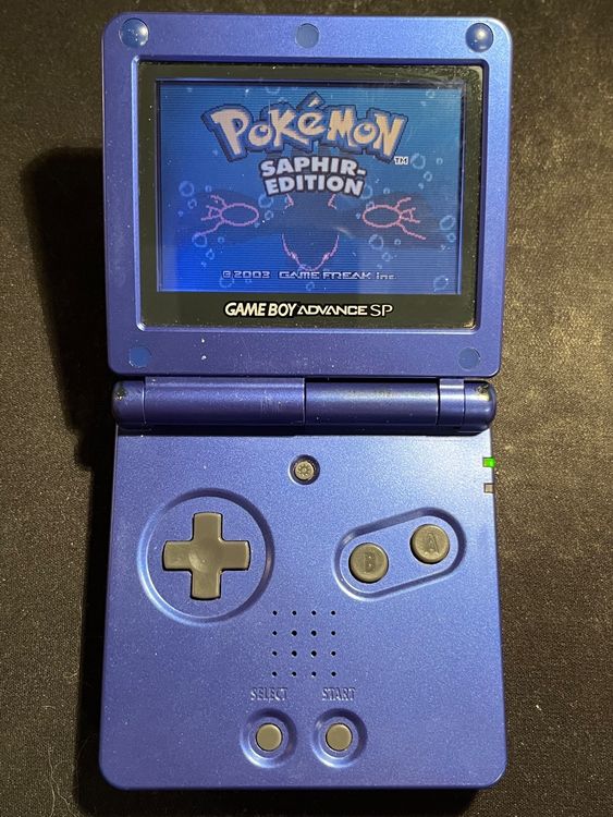 Gameboy Advance SP + Pokemon Saphir + Ladekabel Nintendo | Kaufen auf Ricardo