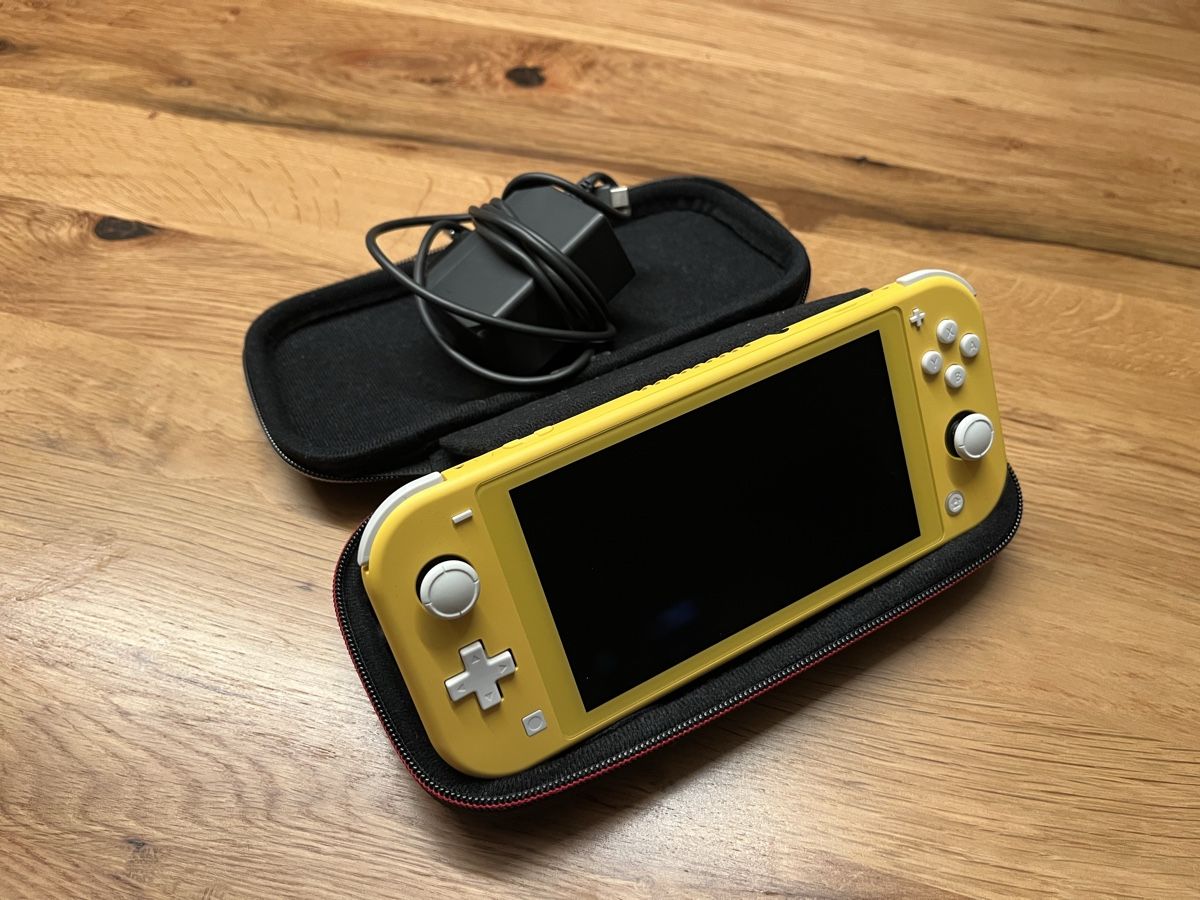 Nintendo Switch Lite (D'occasion) à Orsières pour CHF 90 – avec ...