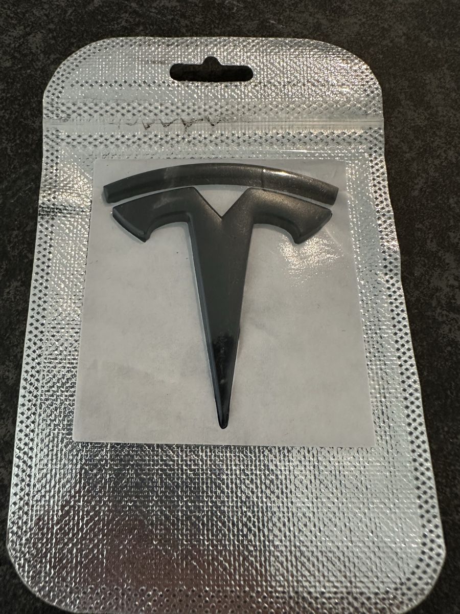 Tesla Logo Emblem Schwarz Neu (Neu und originalverpackt) in Liestal für ...