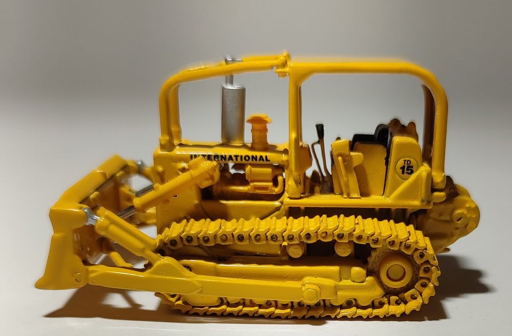 International TD15 Bulldozer 1:87 First Gear mit Verdeck (Gebraucht) in ...