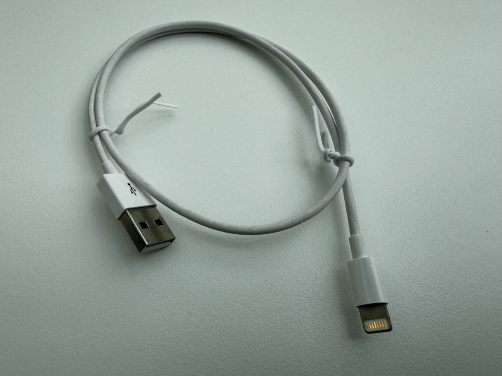 Weisses iPhone Kabel mit Lightning-Stecker 0.5m (auf USB-A) (Neu (gemäss Beschreibung)) in für ...