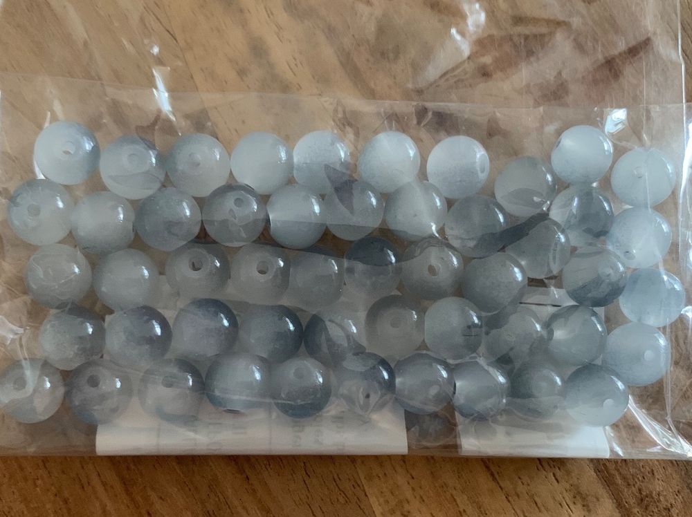 Glasperlen Bastelperlen Grau 50 Stk 8mm (Neu und originalverpackt) in Geneve für CHF 1.3 – mit ...