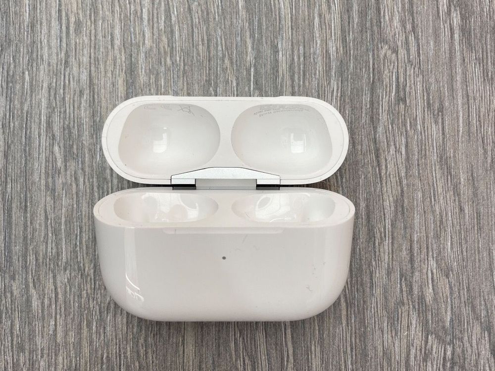 Apple AirPods Pro Case / Lader | Kaufen auf Ricardo