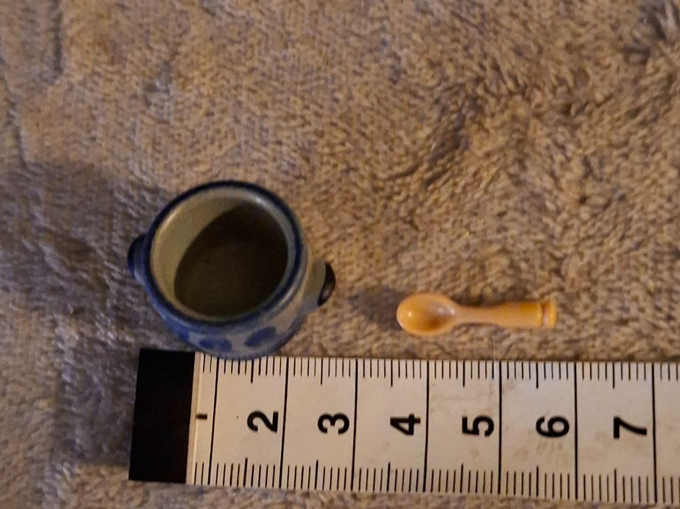 Miniatur-Topf mit Löffel, Puppenstubenküche von Bodo Hennig (Neu ...