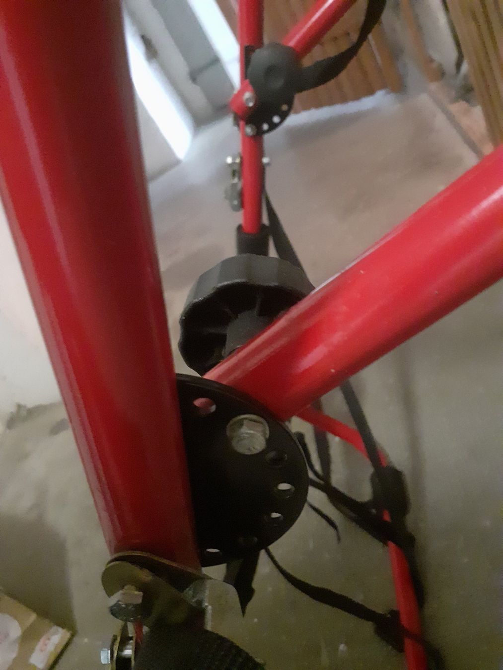 Porte-vélos sur coffre auto, rouge, parfait pour l'été! (Gebraucht) in ...
