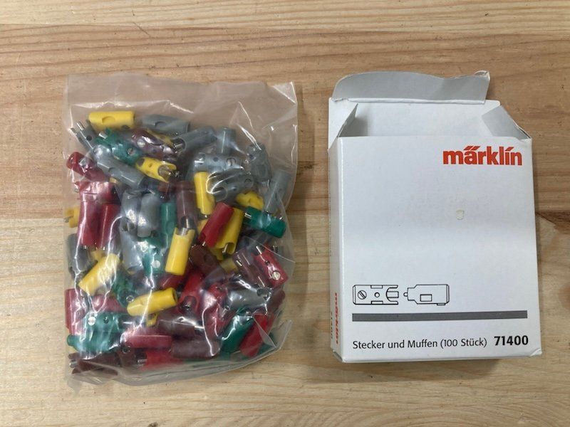 Märklin 71400 Stecker und Muffen 100 Stück farbig sortiert (Gebraucht ...