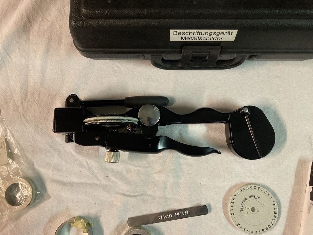 Dymo Rhino M1011 Metall-Prägegerät mit Zubehör, Top Zustand (Gebraucht ...
