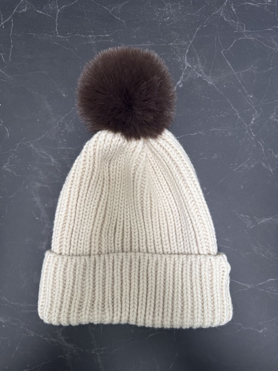 Bonnet d'hiver chaud avec pompon. Neuf! Taille unique (Neuf avec ...