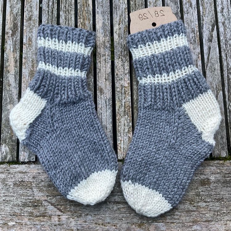 Graue Kindersocken 👶 mit weiss - ab ca. 4 Jahre - NEU (Neu (gemäss Beschreibung)) in Krauchthal ...