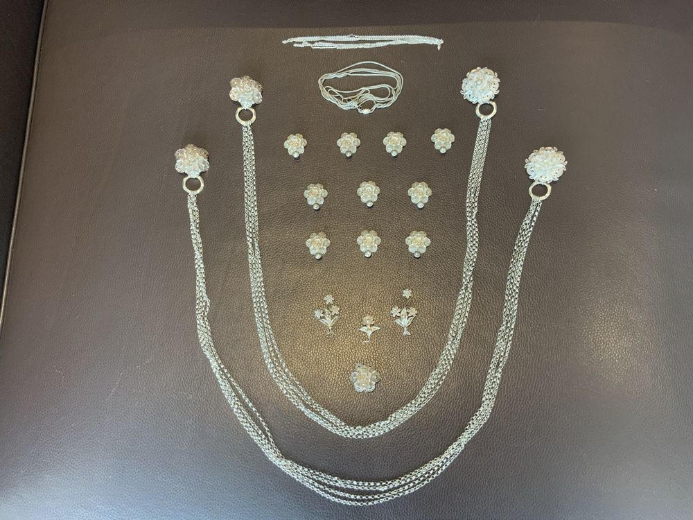 Trachtenschmuck Berner Sonntags-Tracht (Gebraucht) in Bern für CHF 730 – mit Lieferung auf ...