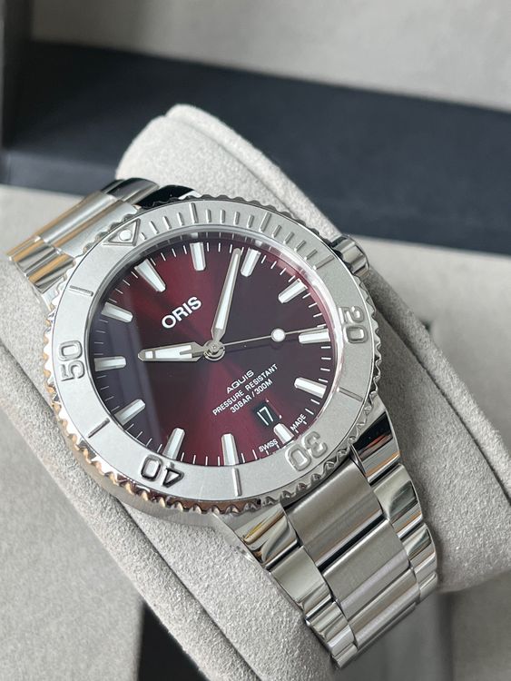 ORIS Aquis Date Relief Cherry - Fullset mit Garantie (Gebraucht) in Birsfelden für CHF 1180 ...