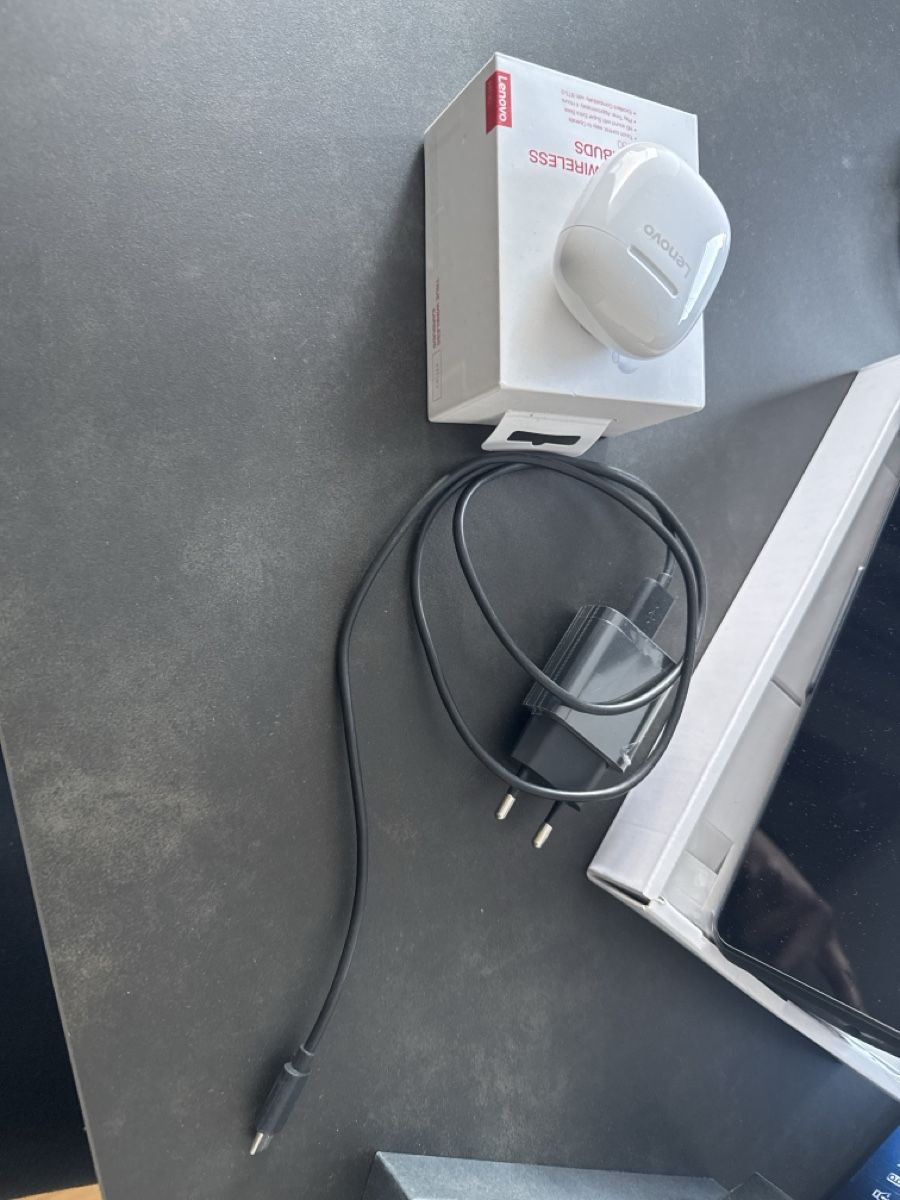 Lenovo Tab P11 mit Lenovo Kopfhörer - Neuwertig! (Neu (gemäss ...