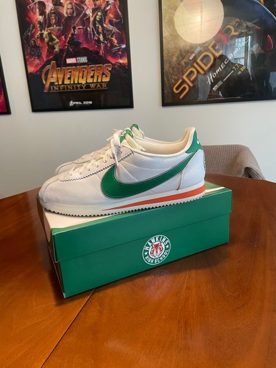 Nike Classic Cortez Stranger Things Hawkins High School | Kaufen auf ...
