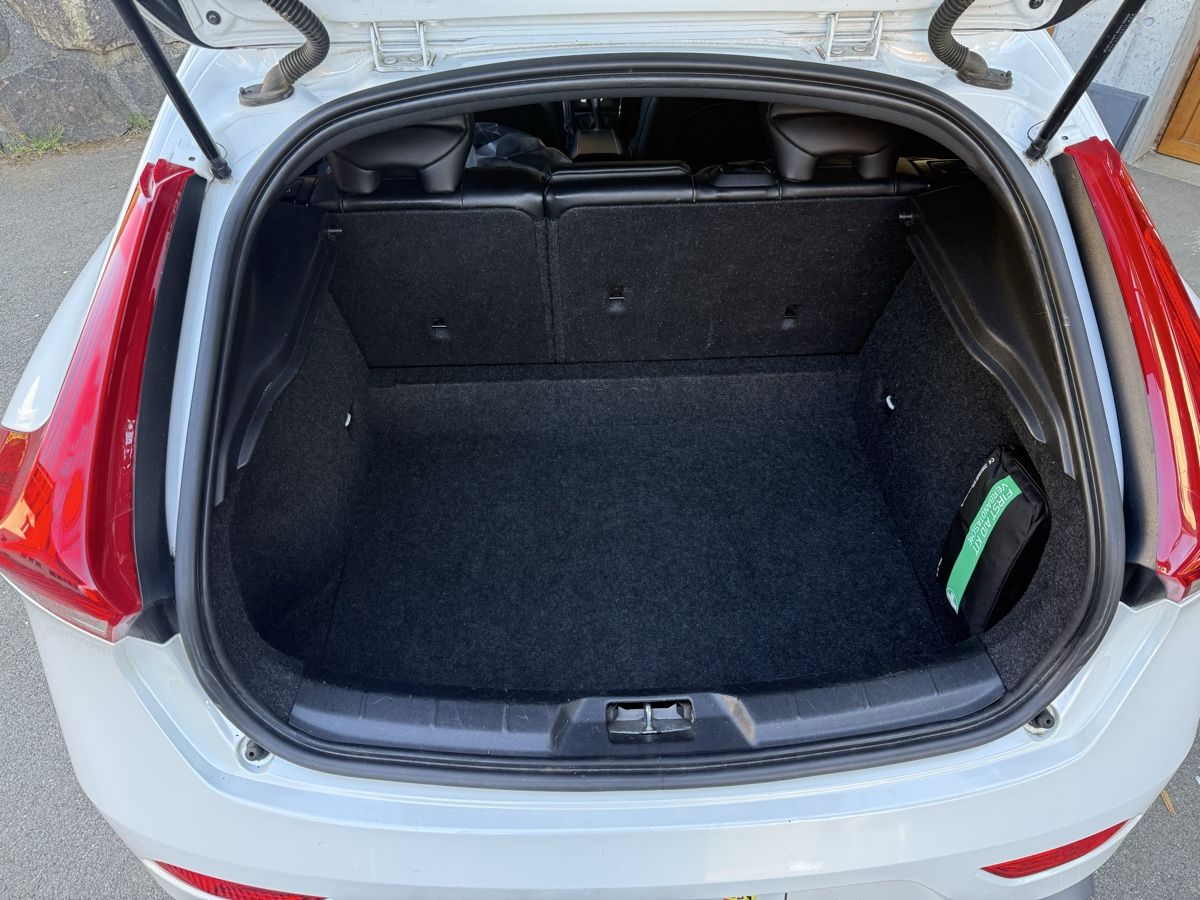2017 Volvo V40 2.0 D2 Kinetic R-Design (Gebraucht) in Spiez für CHF ...