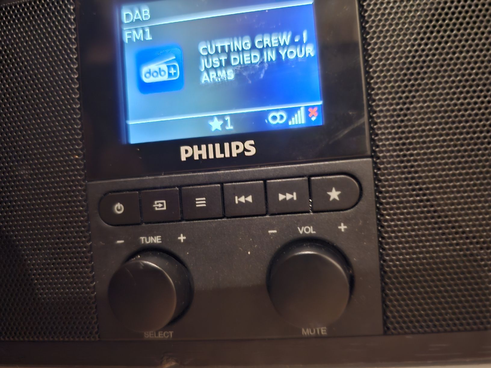 Philips DAB+ Radio TAR8805/10 mit Bluetooth und Qi-Charging (Gebraucht ...