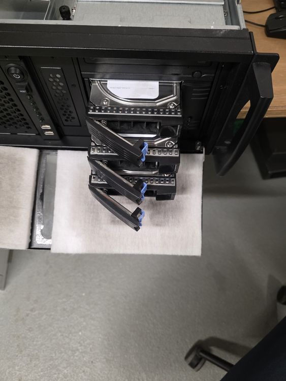 Chenbro rm42200 usb 3.0. rack enclosure (Gebraucht) in Zweisimmen für ...