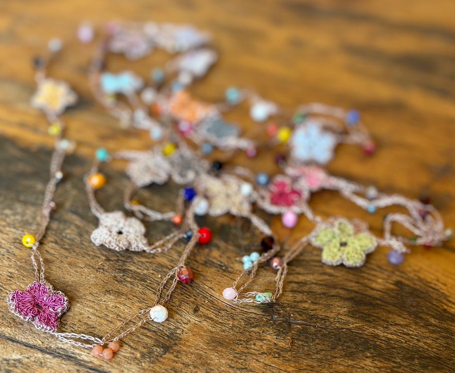 COLLIER "FLEURS" HANDMADE!! MULTICOLOR (Neuf avec emballage d'origine ...
