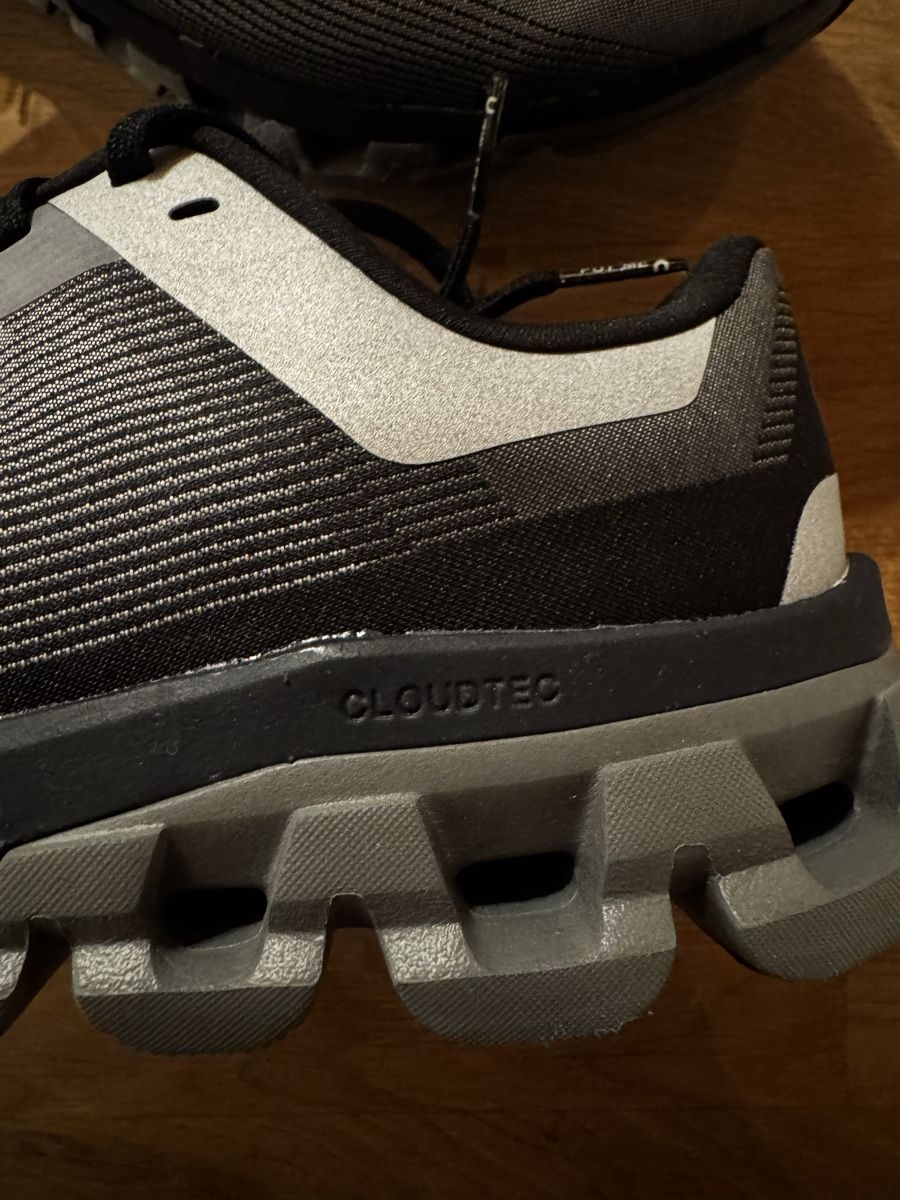 On Cloudflow Damen Laufschuhe, Grösse 40.5, Top Zustand! (Neu und ...