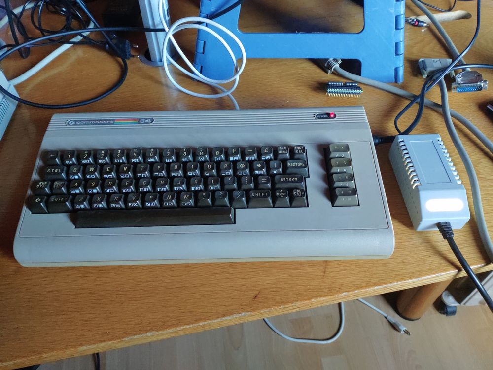 C64 boxed mit neuem Netzteil | Kaufen auf Ricardo