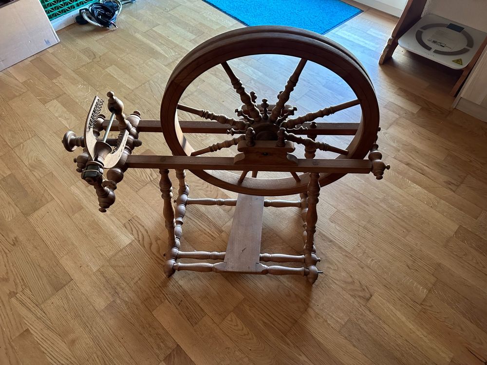 Antikes Spinnrad (Gebraucht) in Boll für CHF 1 – nur Abholung auf ...