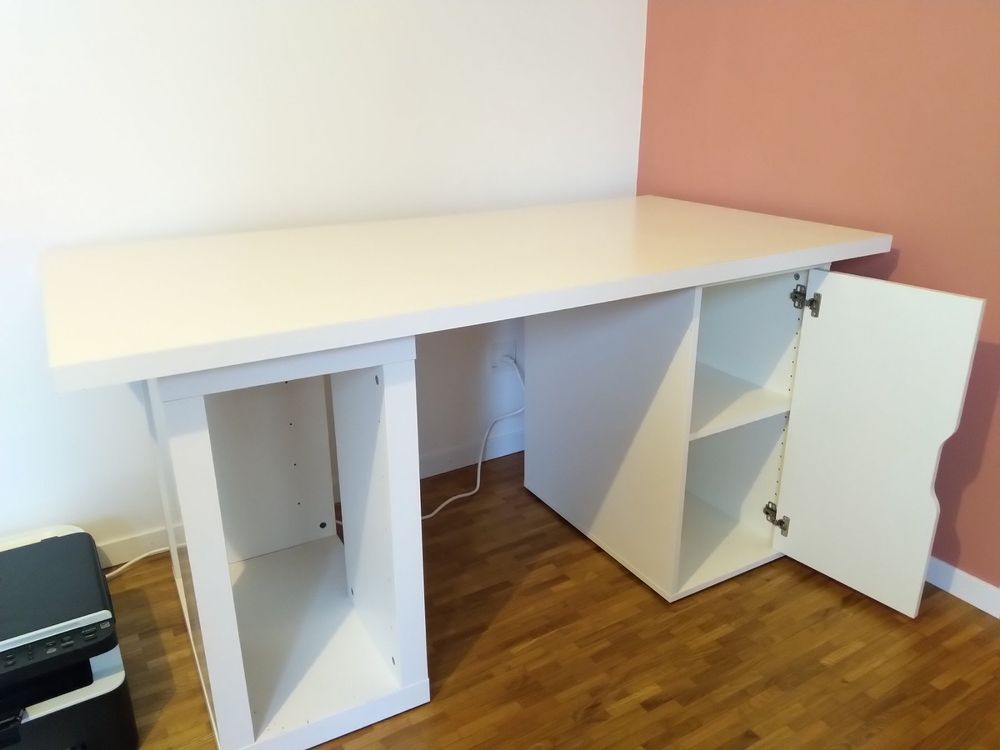 Table de bureau Blanc de IKEA avec compartiment pour ordi (D'occasion ...