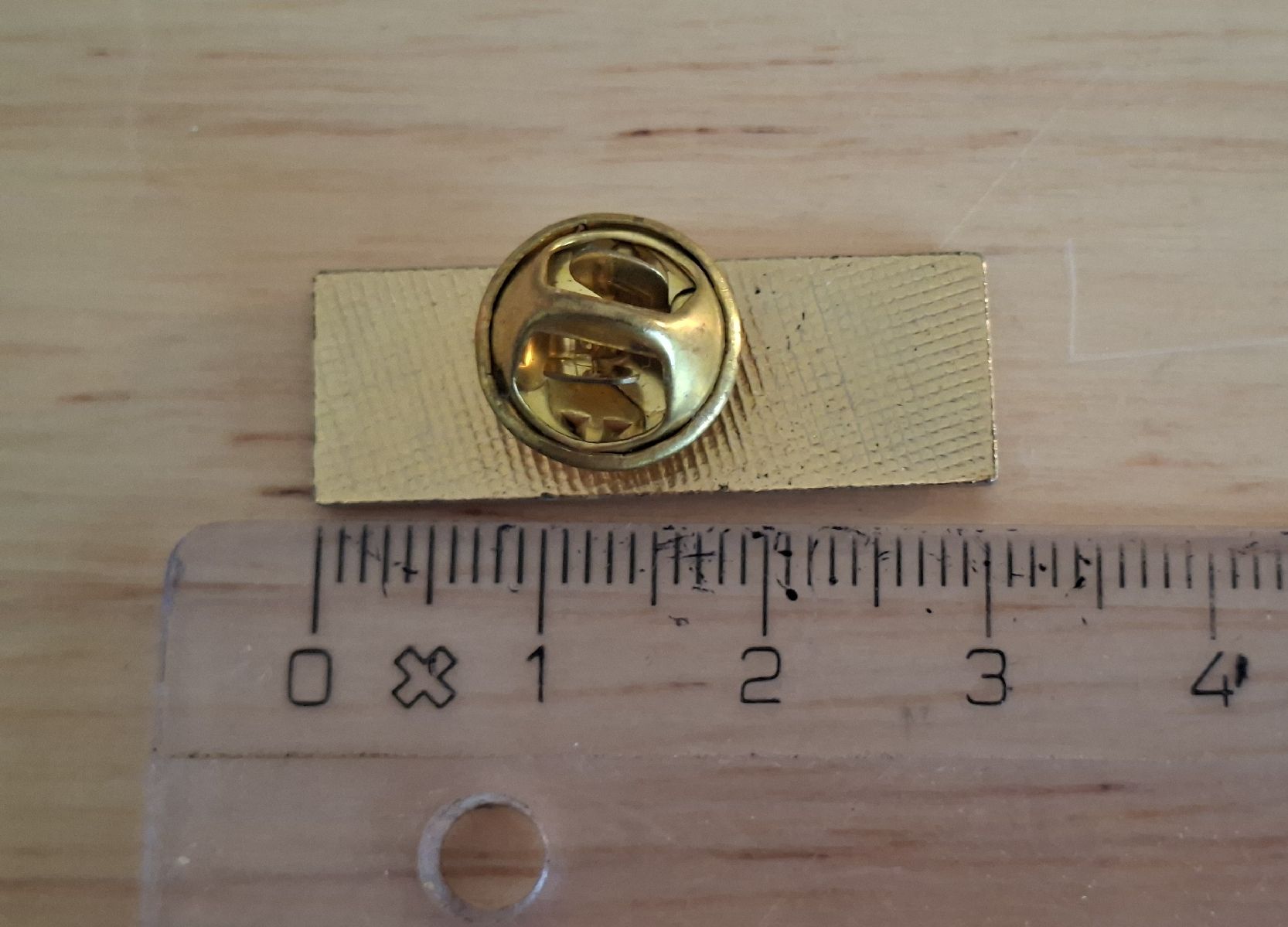 Pin Ferrari (Gebraucht) in Kriens für CHF 4 – mit Lieferung auf Ricardo ...