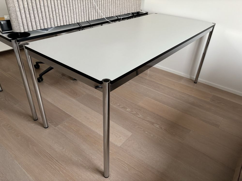 USM Haller Bürotisch, Kunstharz perlgrau (Neu (gemäss Beschreibung)) in ...