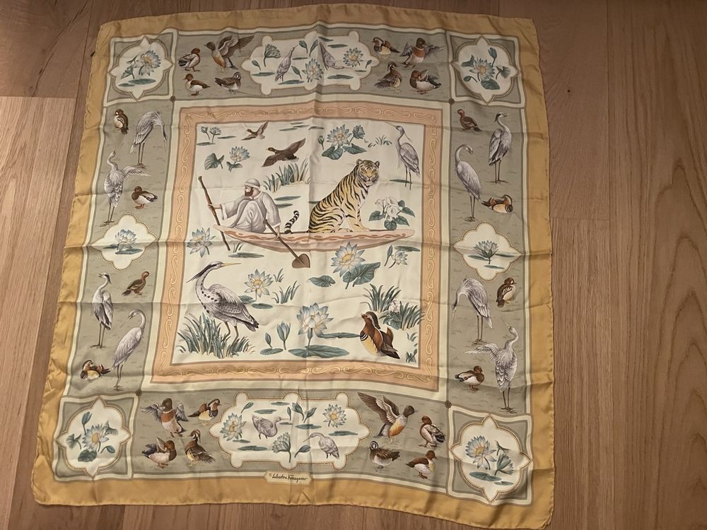 Salvatore Ferragamo 100% Seidetuch, 89x89 cm (Gebraucht) in Gossau ZH ...