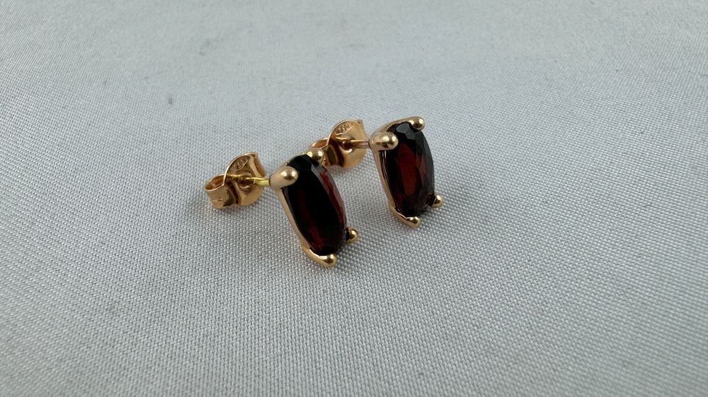 Ohrstecker mit Granat in 750 Gold / 18 Karat (Neu (gemäss Beschreibung)) in kreuzlingen für CHF ...