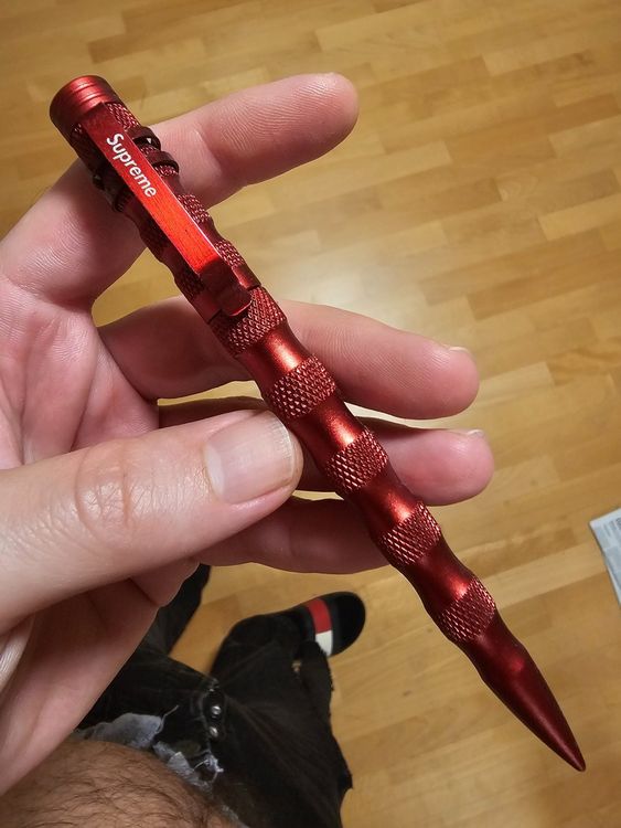Supreme x Uzi Tactical Pen | Kaufen auf Ricardo